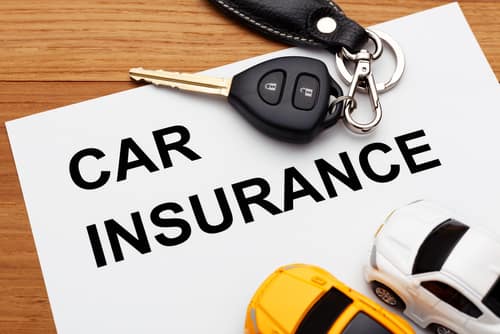 Does car insurance cover cracked windshields?